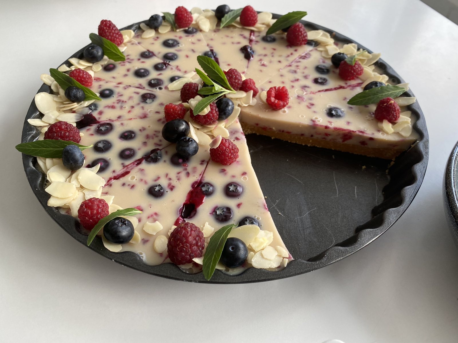 TART SA MALINOM I BELOM ČOKOLADOM - Smederevo uzivo