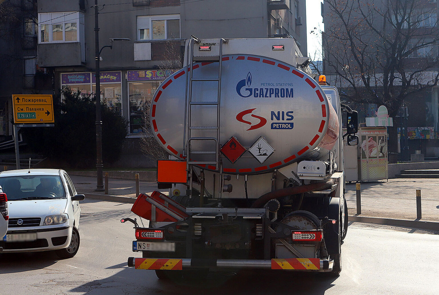 Dizel skuplji od 200 dinara za litar!!! - Smederevo uzivo